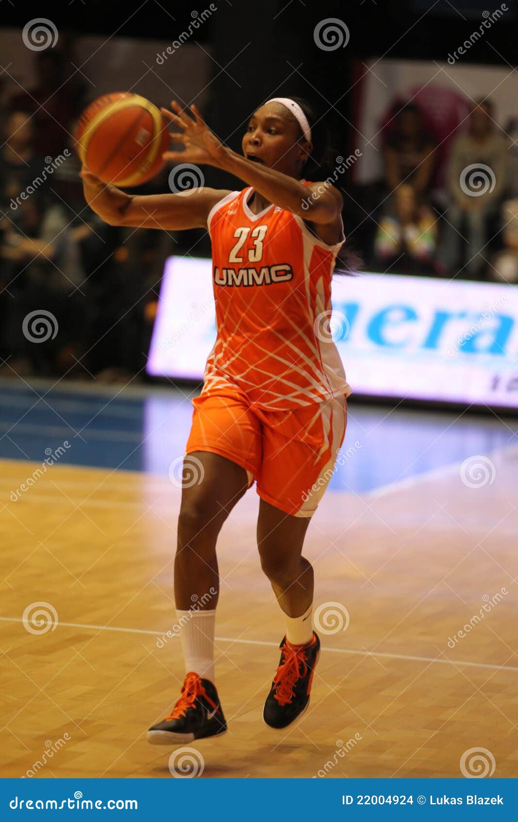 Paso de Cappie Pondexter imagen de archivo editorial. Imagen de ...