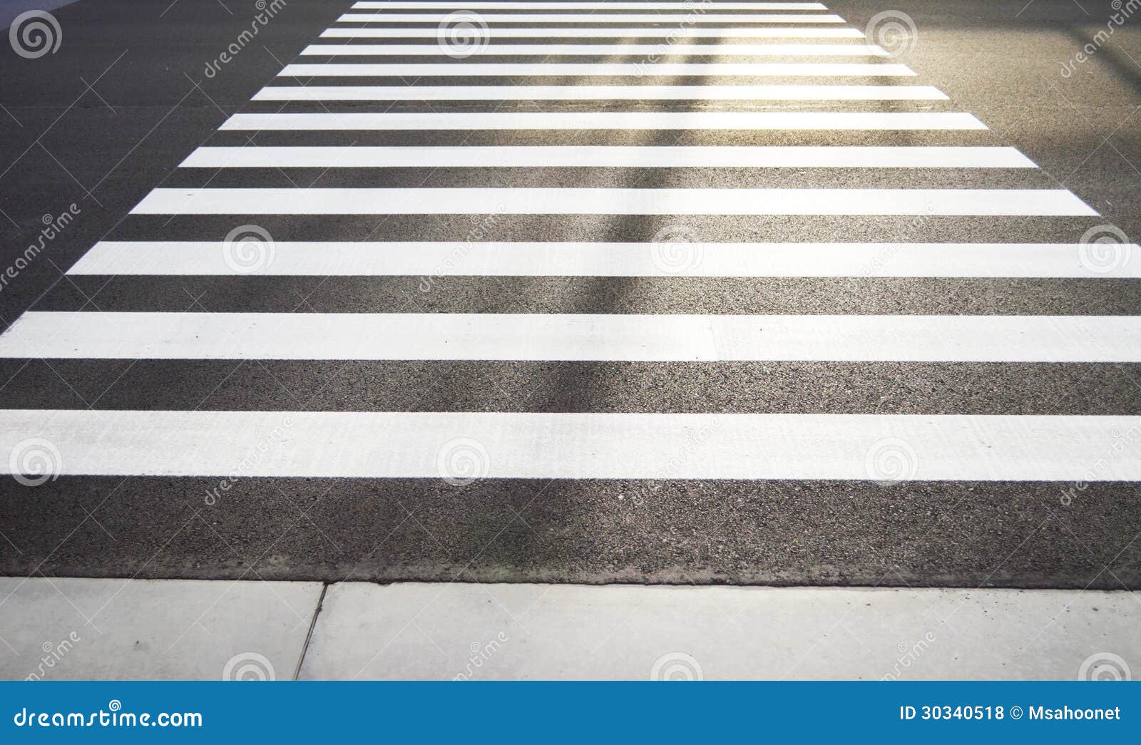 Paso de cebra foto de archivo. Imagen de raya, calles - 30340518