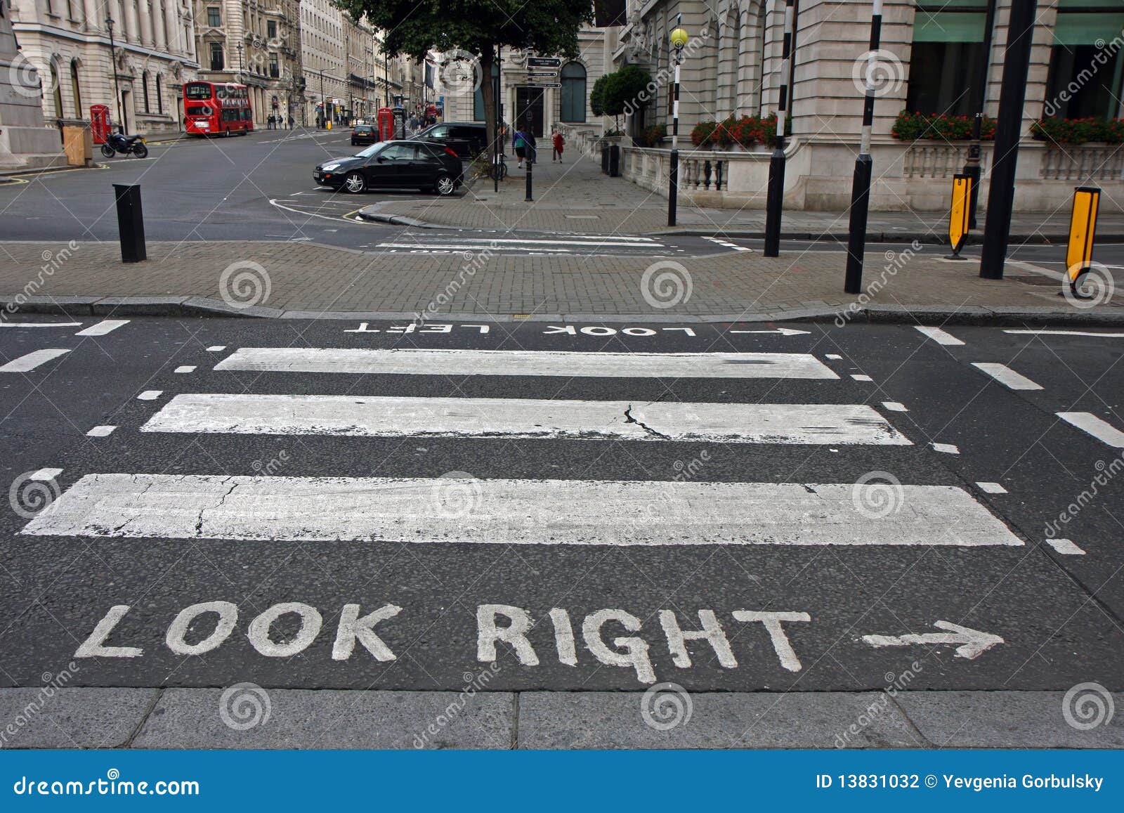 Paso De Cebra Peatonal En Londres Foto de archivo - Imagen de ...