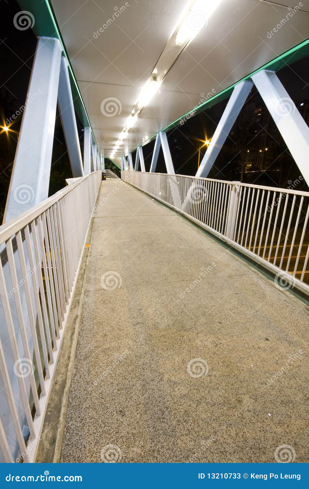 Paso elevado imagen de archivo. Imagen de sobrepasar - 13210733