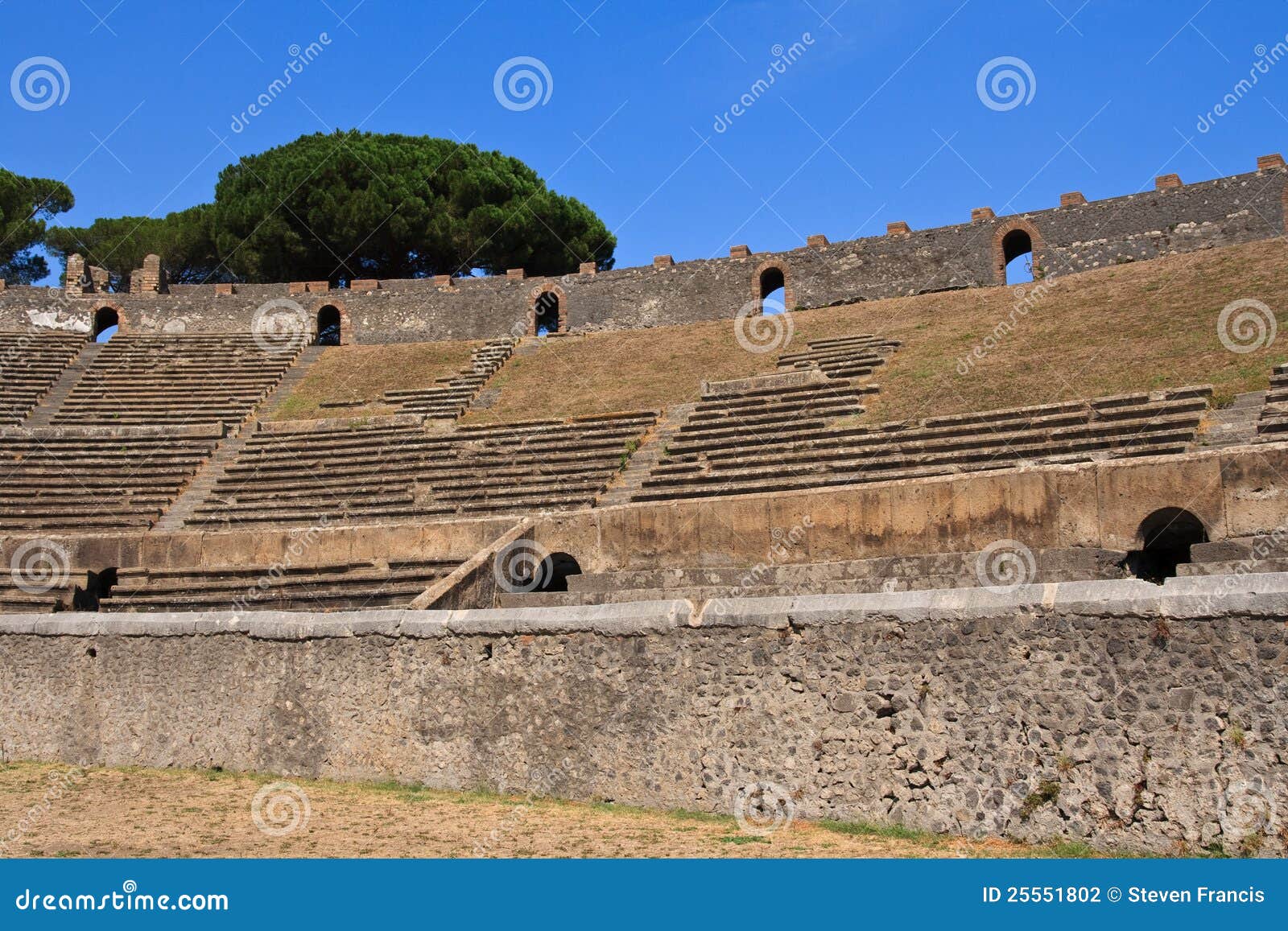 Pasos De Progresión De Pompeii Colosseum Foto de archivo - Imagen de narragansett, italia: 25551802