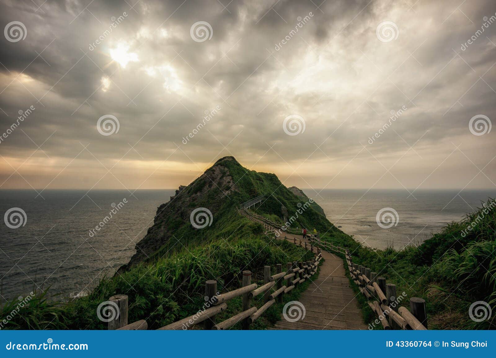 Pasos Que Llevan Al Extremo Del Cabo Kamui Foto de archivo - Imagen de ...