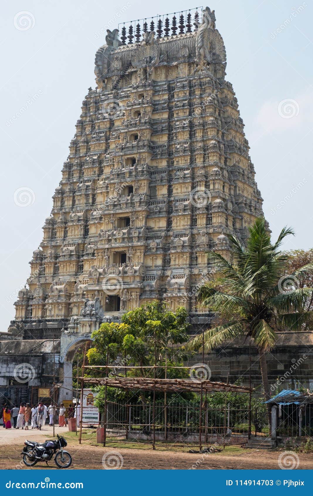 Passage Grand De Temple Chez Kanchipuram, Inde Photo stock éditorial ...