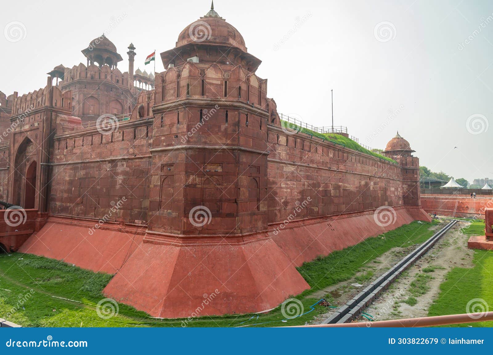 Red Fort Lahori Gate and Moat, Old Delhi Editorial Stock Image - Image ...
