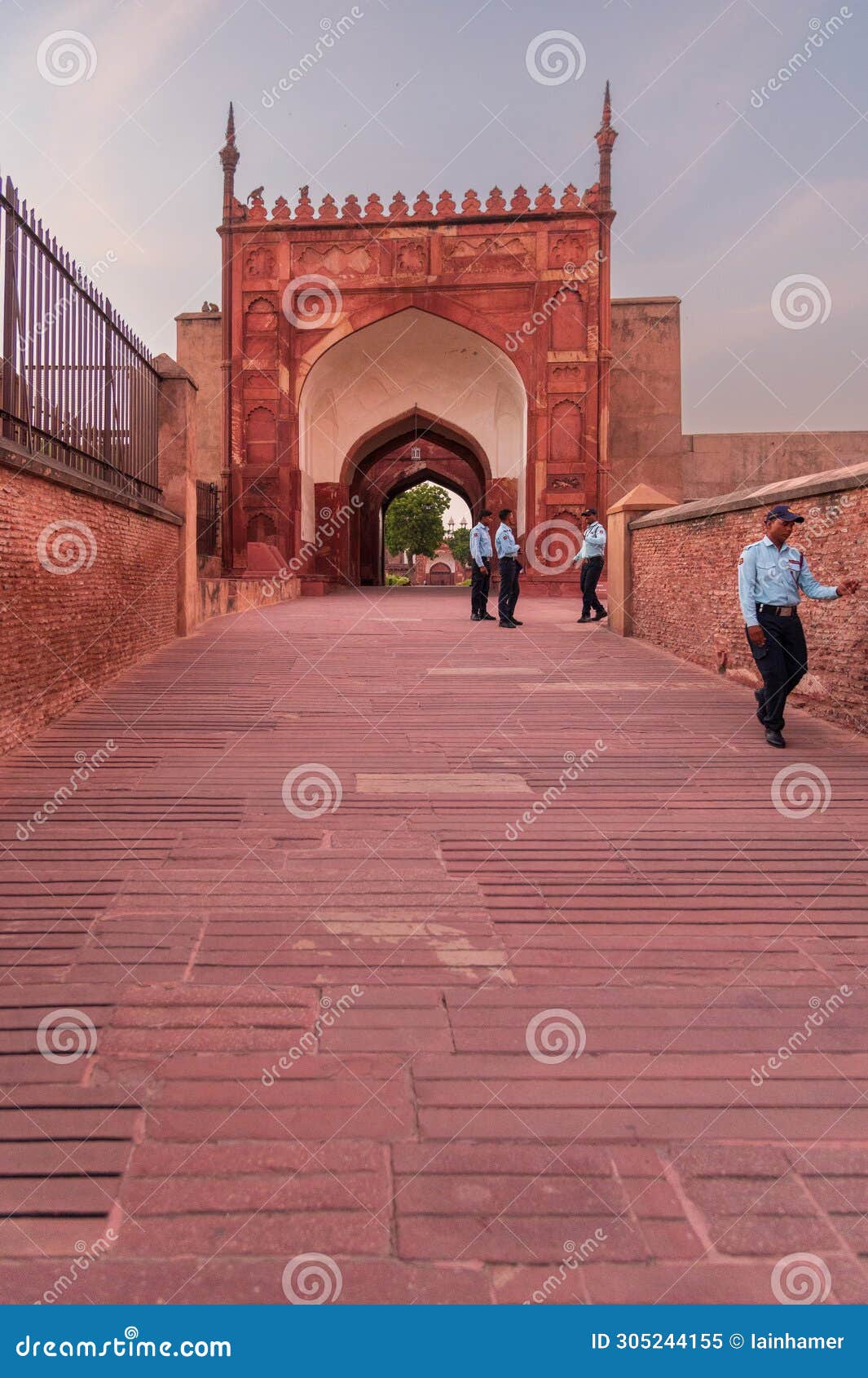 Entrance Gate To the Red Fort, Agra Editorial Image - Image of city ...