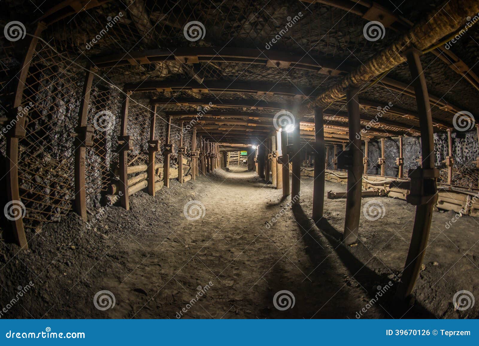 Passage through Old Coal Mine Stock Photo - Image of dust, curve: 39670126