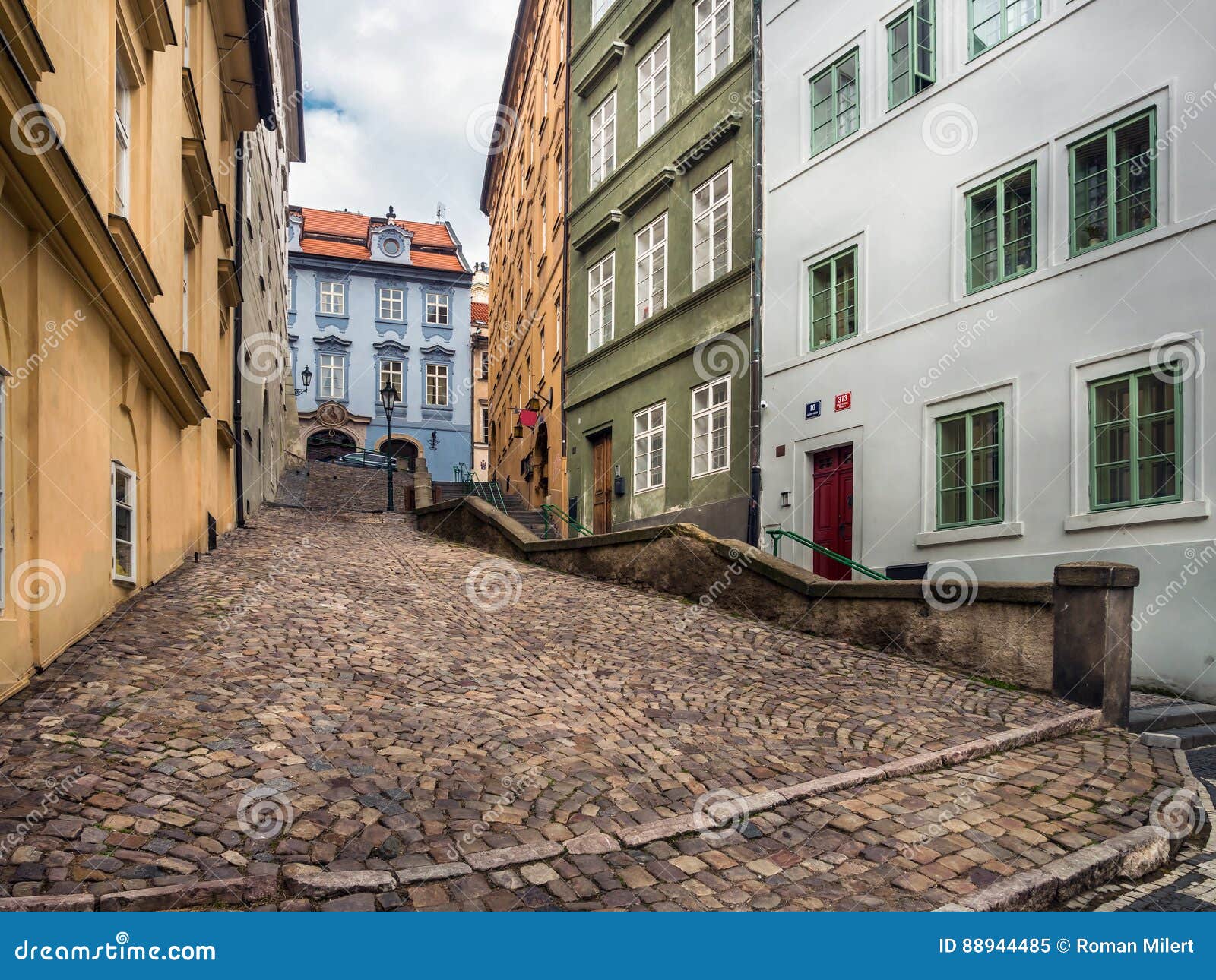The Passage Through The Castle Bosquet Along The Natural Park Sidewalk ...