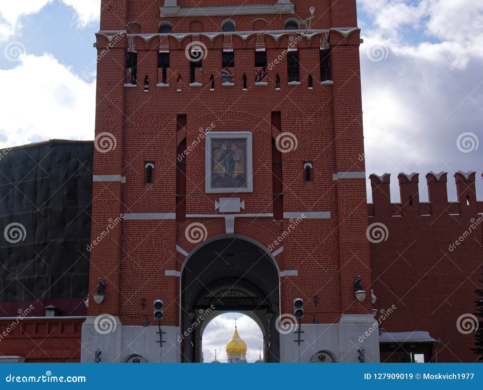 Passage through the Spassky Gate in the Kremlin Stock Image - Image of ...