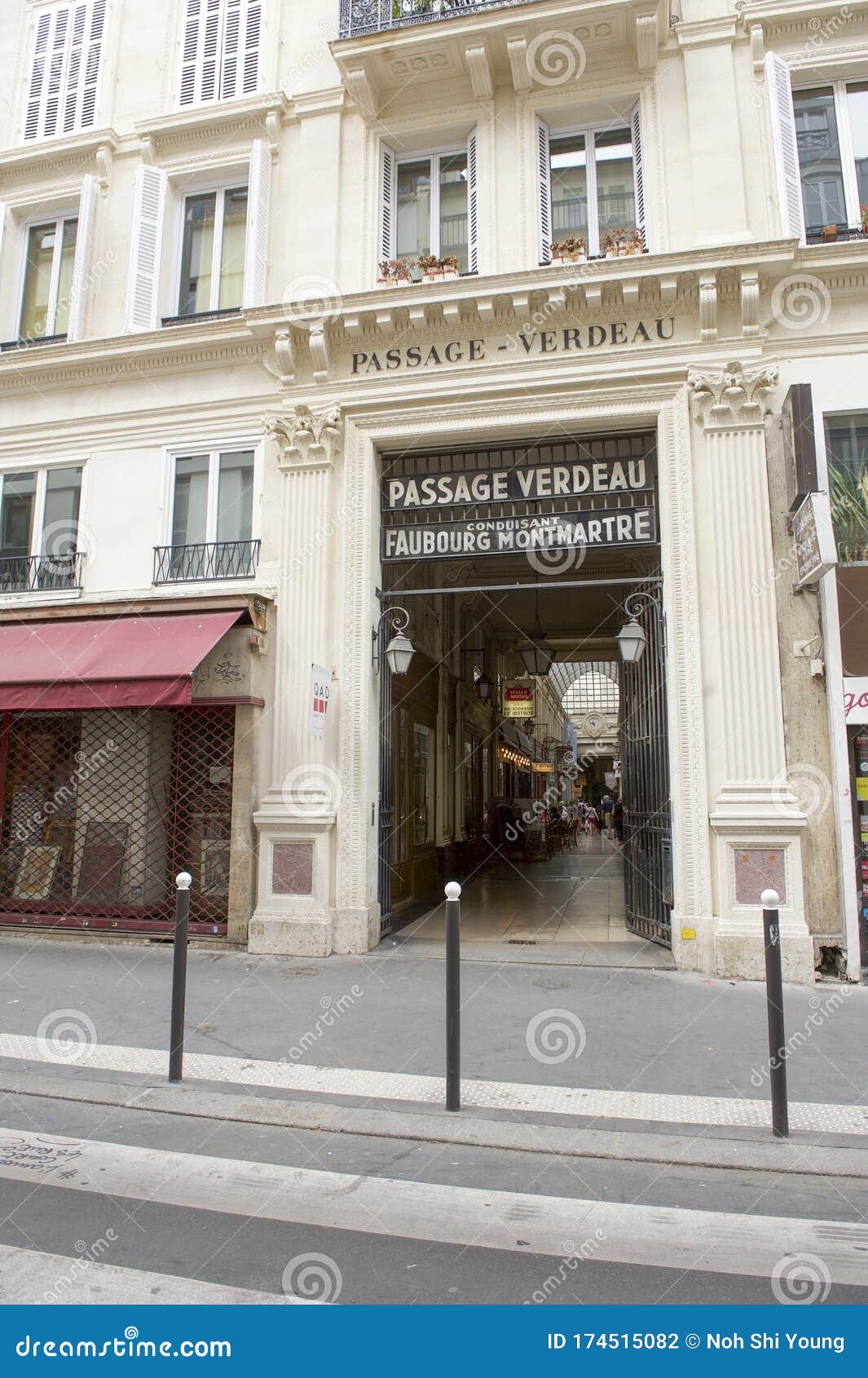 Passage Verdeau, Paris editorial photography. Image of takes - 174515082