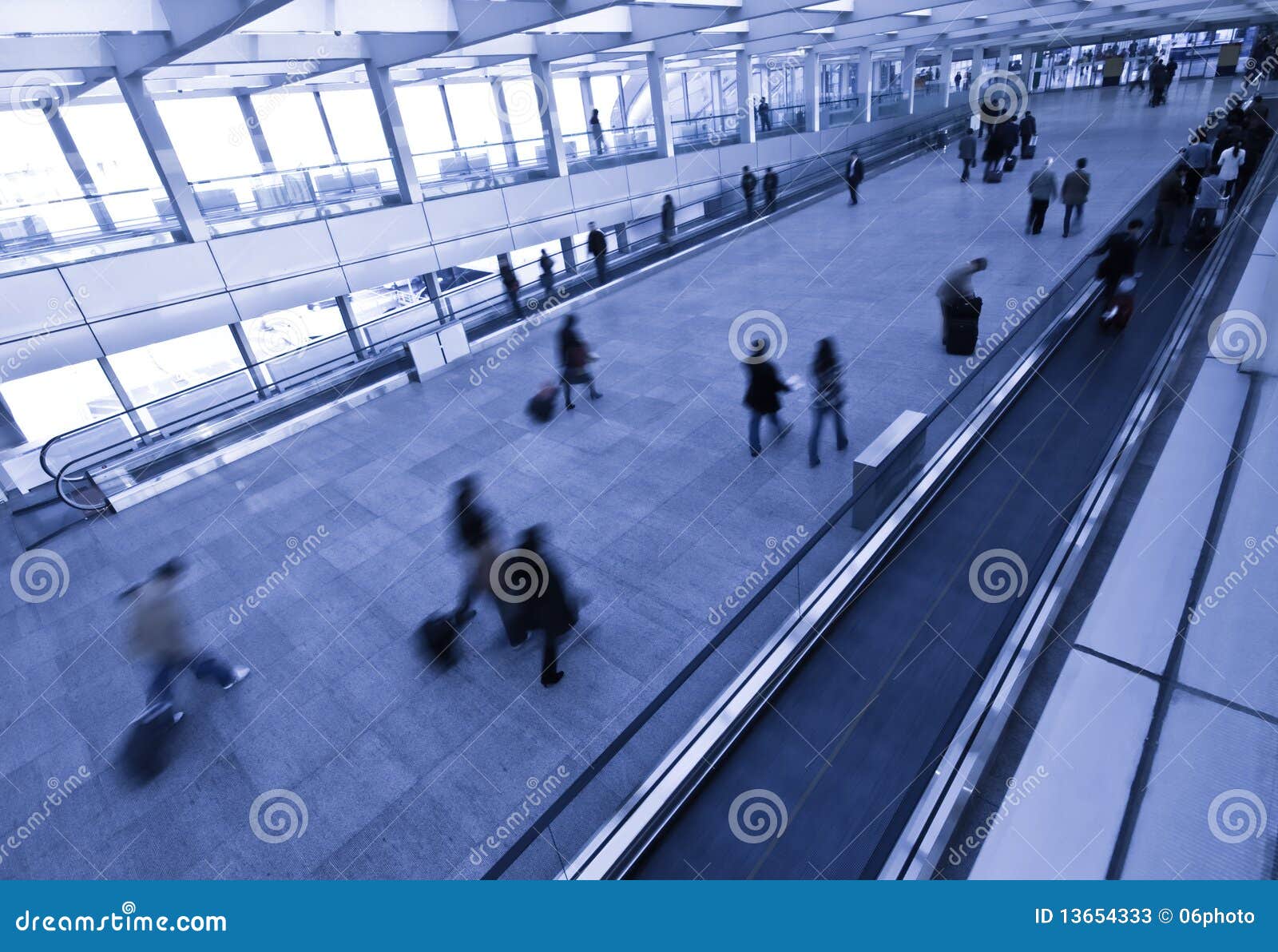 Passagier in De Luchthaven. Stock Afbeelding - Image of lucht, gebouwd ...