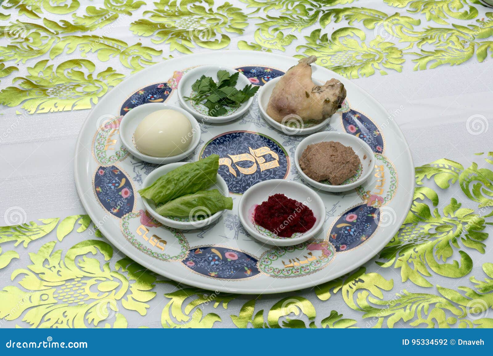 Passahfest Seder Platte stockfoto. Bild von tabelle, matzoth - 95334592
