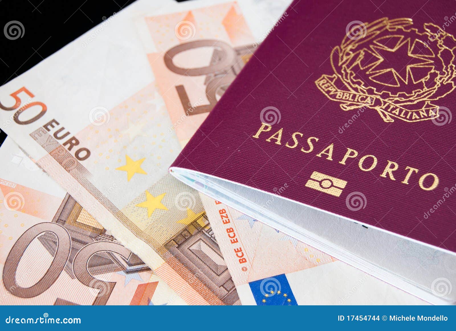 Passaporto italiano fotografia stock. Immagine di passaporti - 17454744