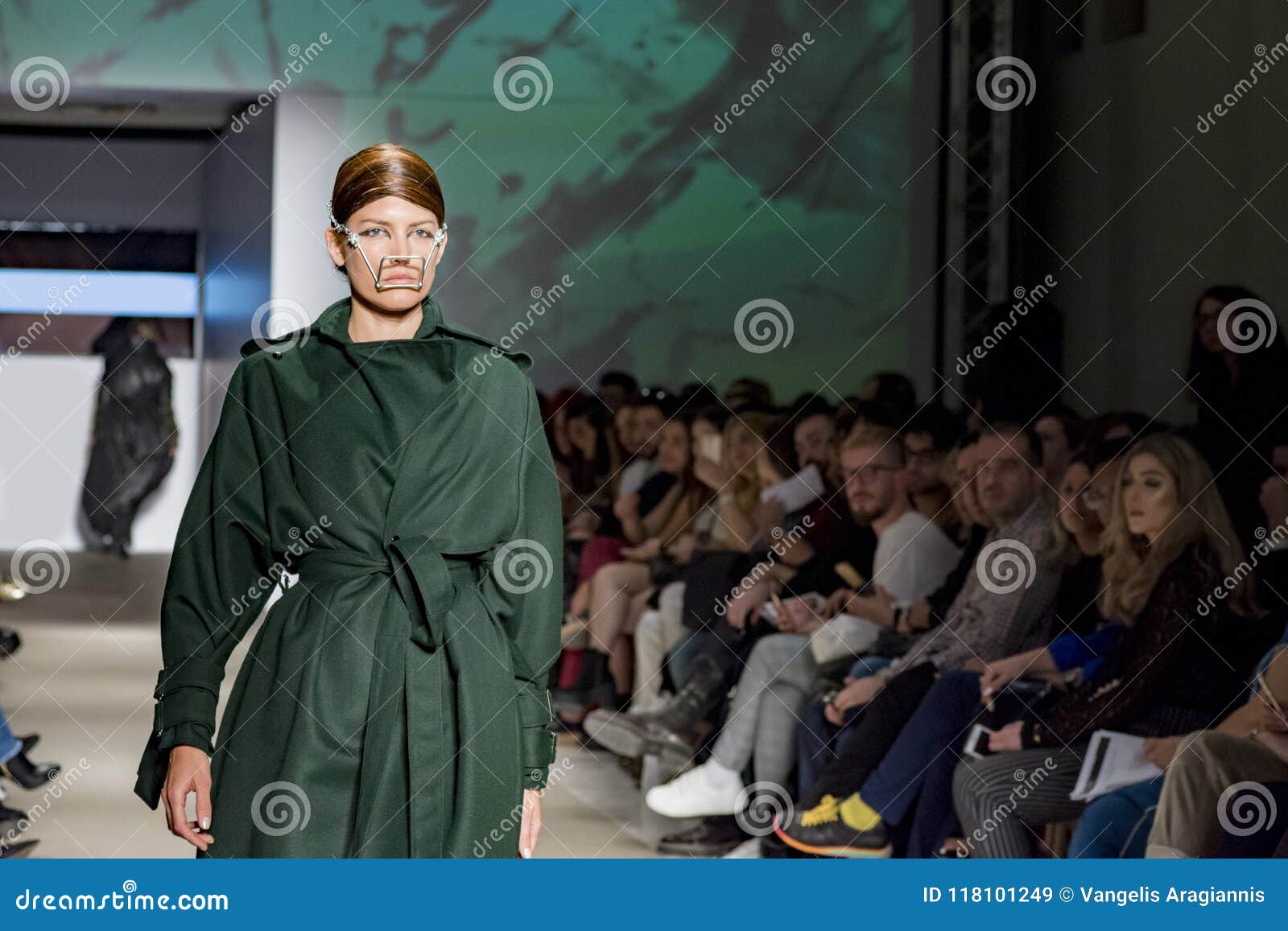 Passarela Dos Modelos No Desfile De Moda Imagem de Stock Editorial ...