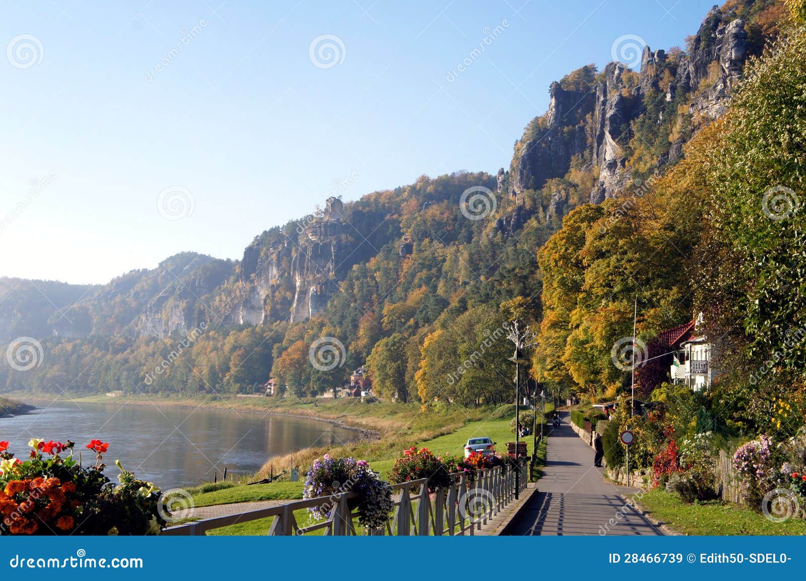 Passeggiata Sull'Elba in Sassonia, Germania Immagine Stock - Immagine ...