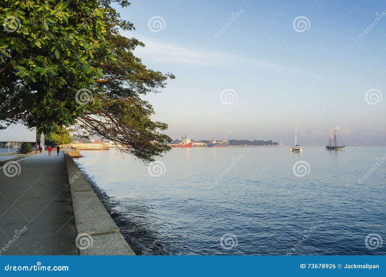 Passeio Central Do Beira-mar Da Cidade De Dili Em Timor-Leste Foto ...
