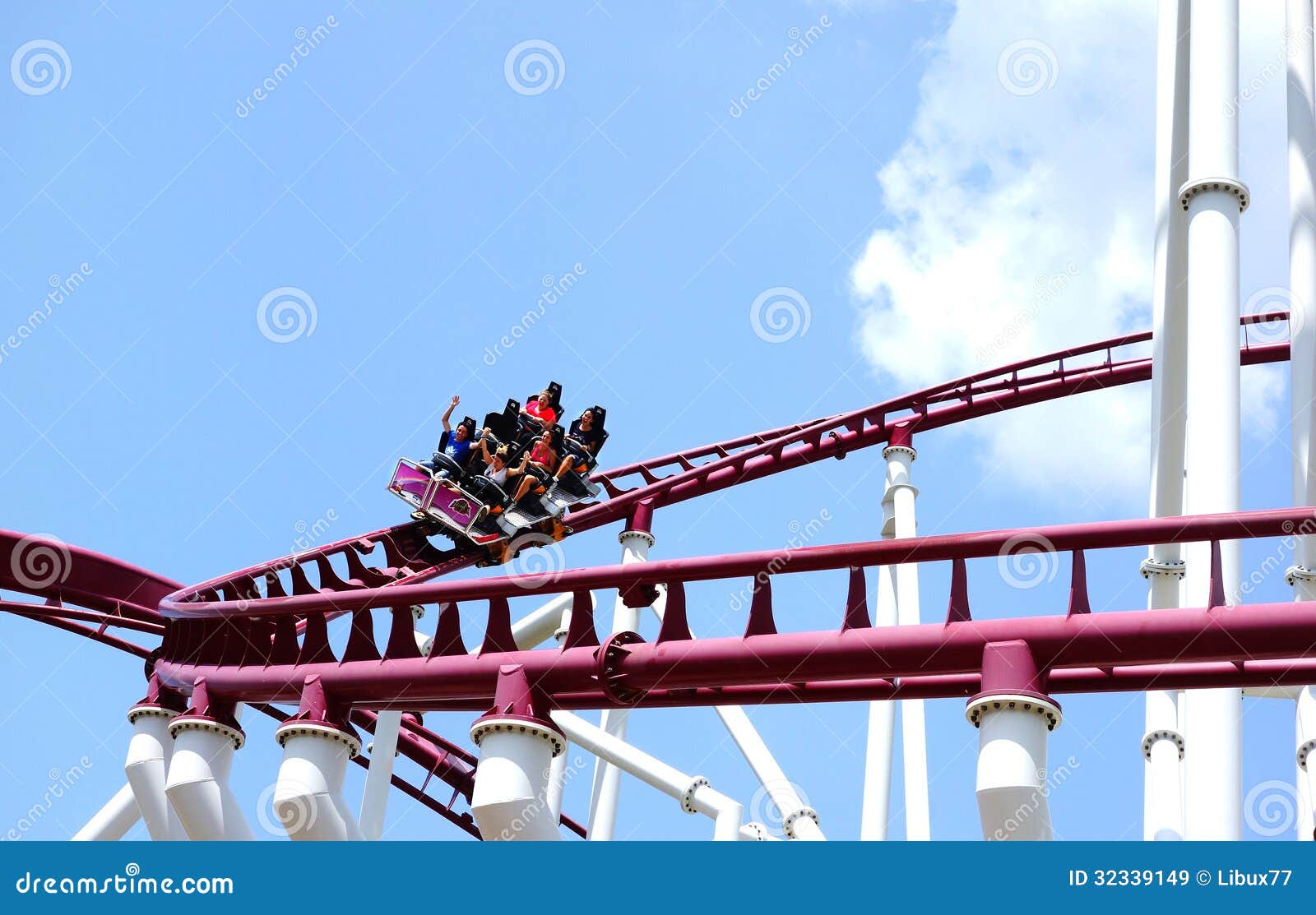 Passeio do roller coaster imagem de stock editorial. Imagem de ...