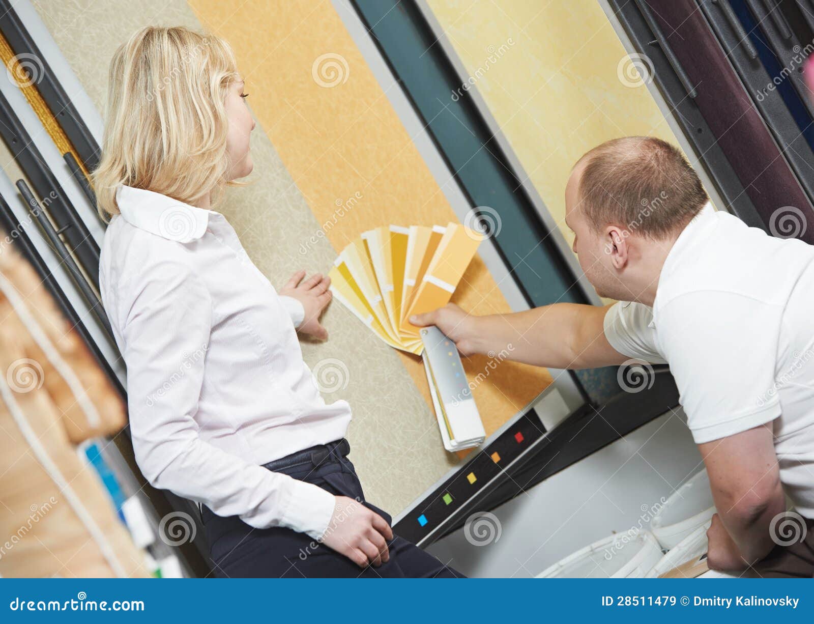 Passende De Verfkleur Van De Verkoper En Van De Koper Stock Afbeelding ...