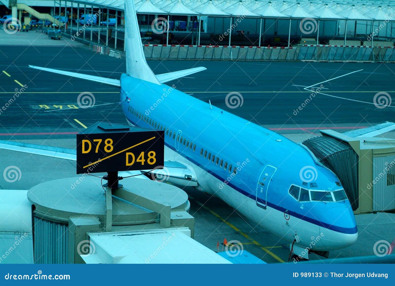 Passenger Airplane at the Gate Stock Image - Image of arrive, arrival ...