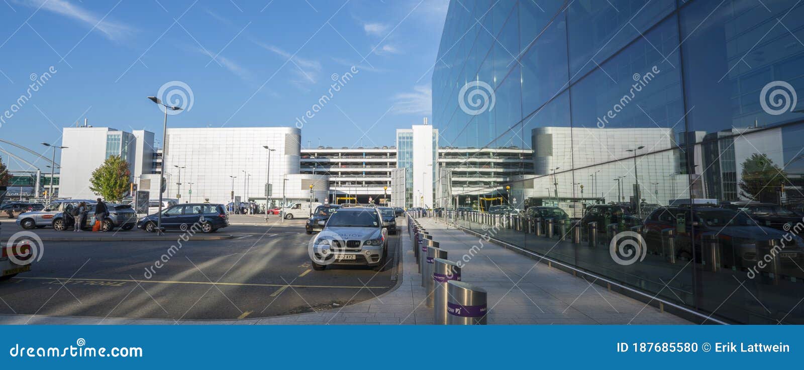 Passenger Drop Off Zone at Heathrow Airport Terminal 3 - LONDON ...