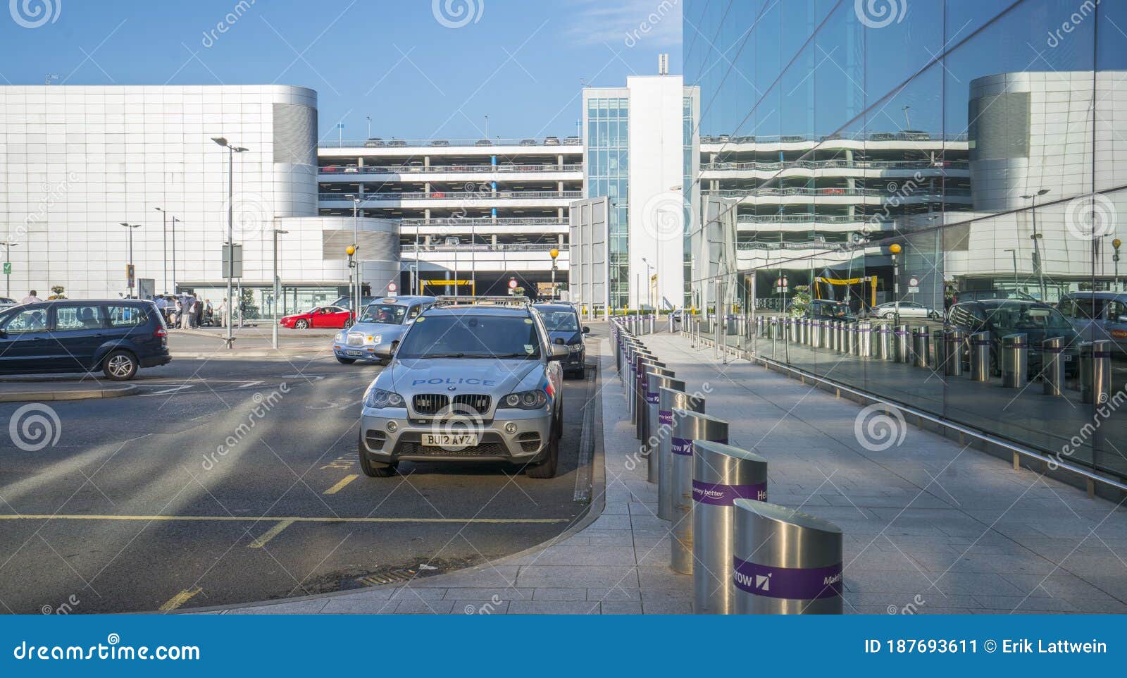 Passenger Drop Off Zone at Heathrow Airport Terminal 3 - LONDON ...