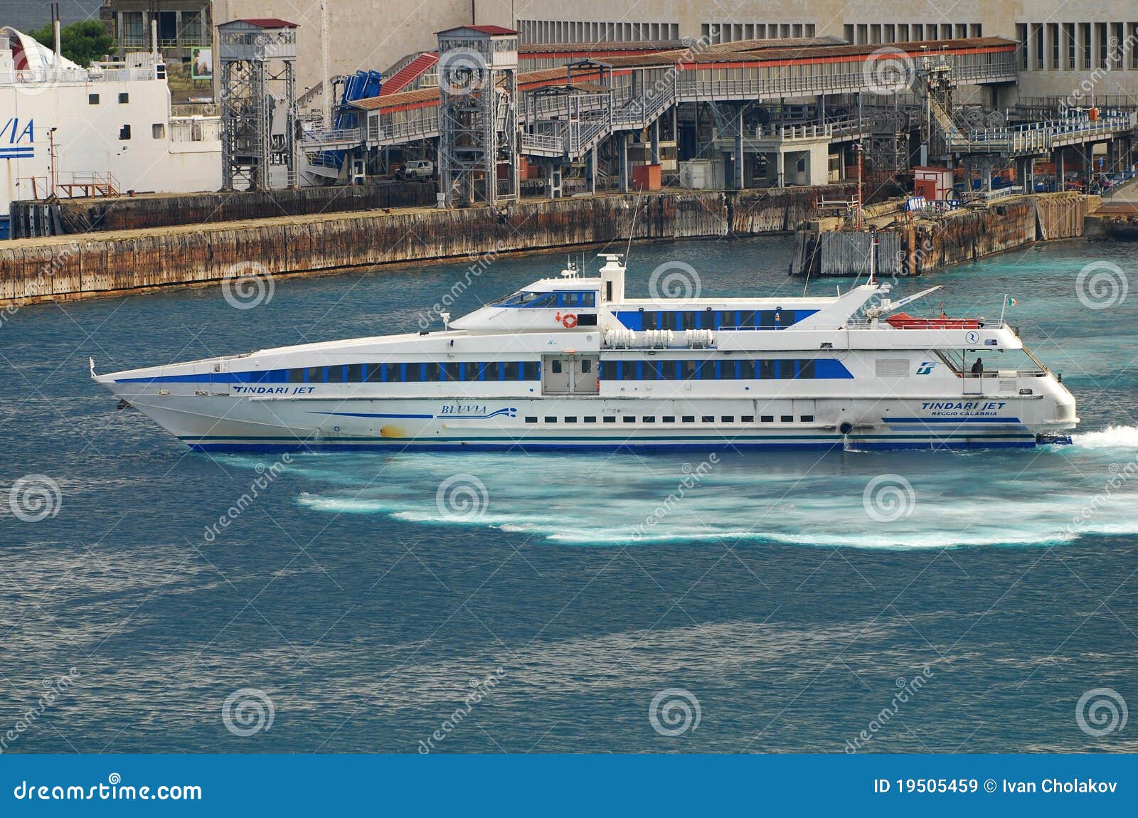 Passenger ferry boat editorial stock image. Image of travel - 19505459