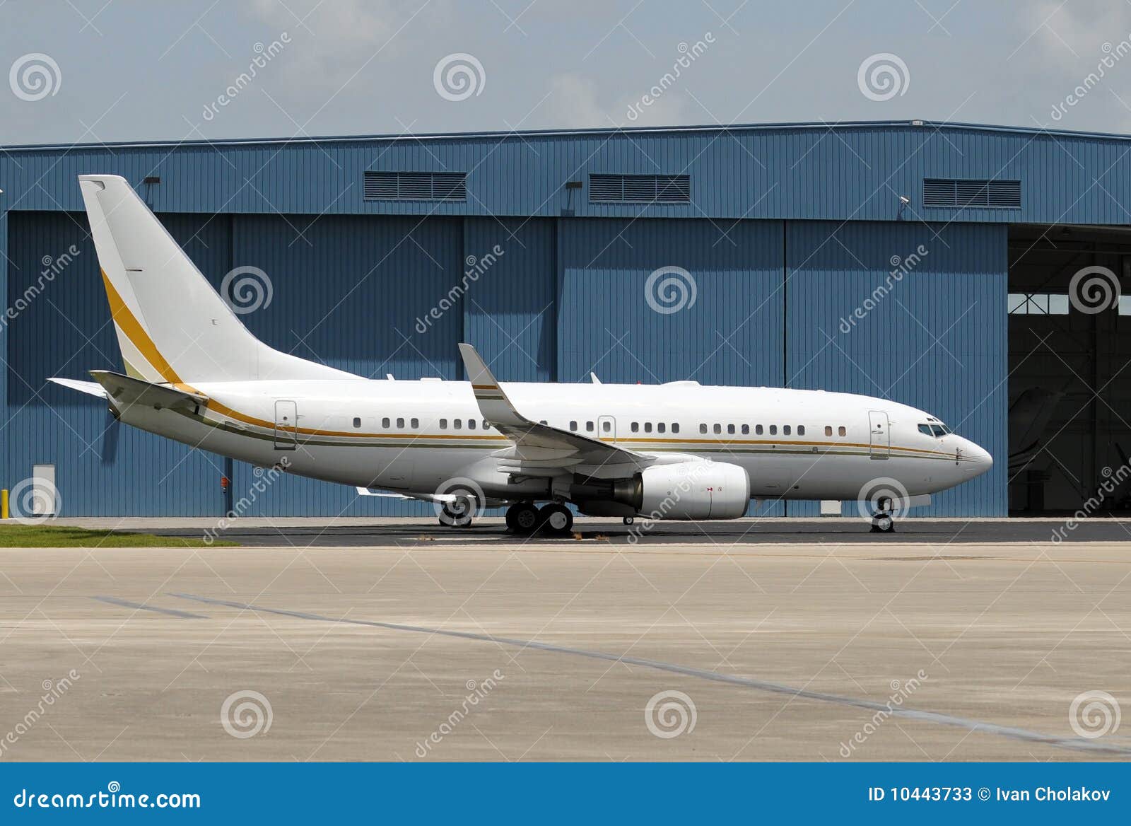 Passenger jet airplane stock image. Image of hangar, airplane - 10443733