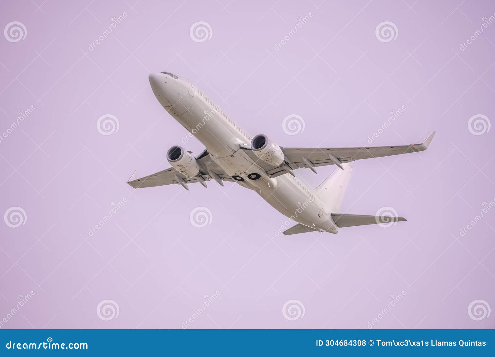 A Passenger Plane Ascending in a Homogeneous Light Purple Sky Stock ...