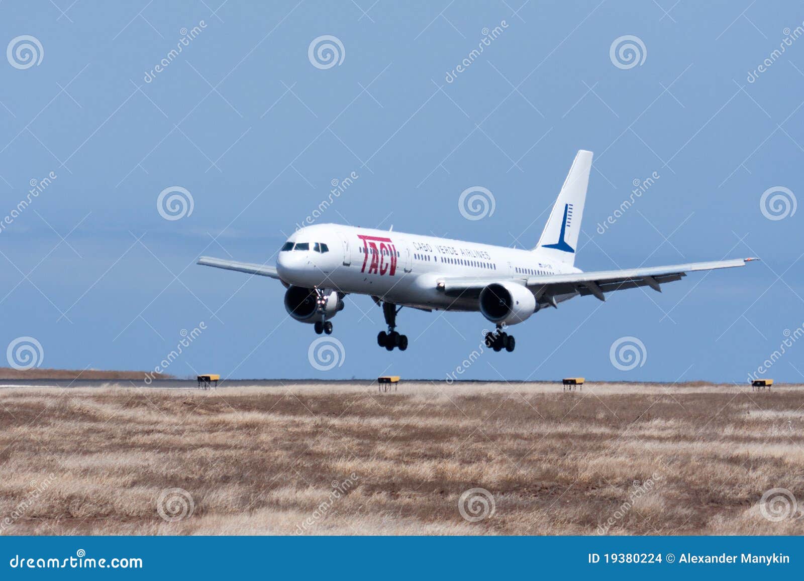 A Passenger Plane Boeing 757-200 Editorial Stock Image - Image of wings ...