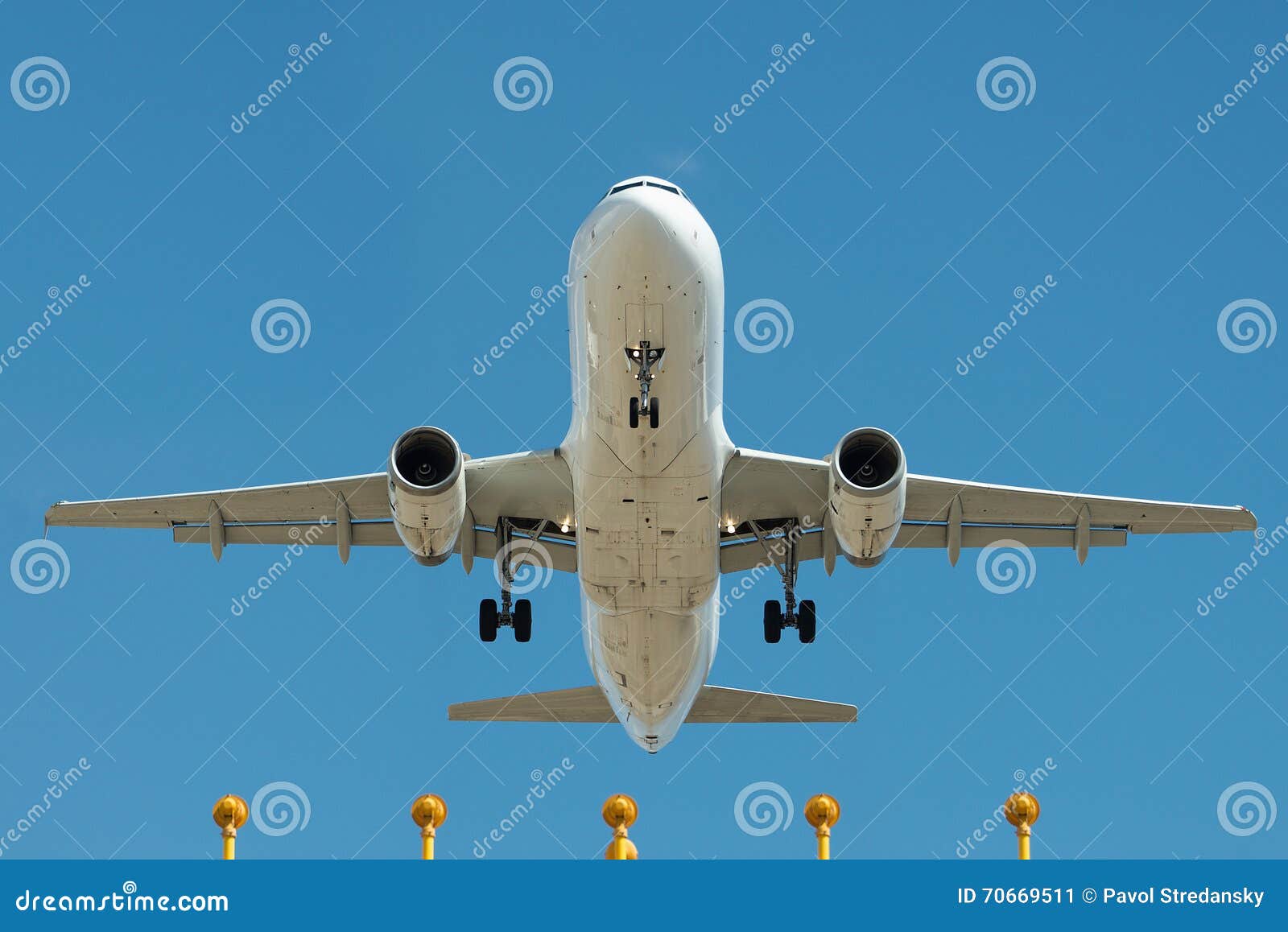 Passenger Plane on Final Approach Stock Image - Image of descending ...