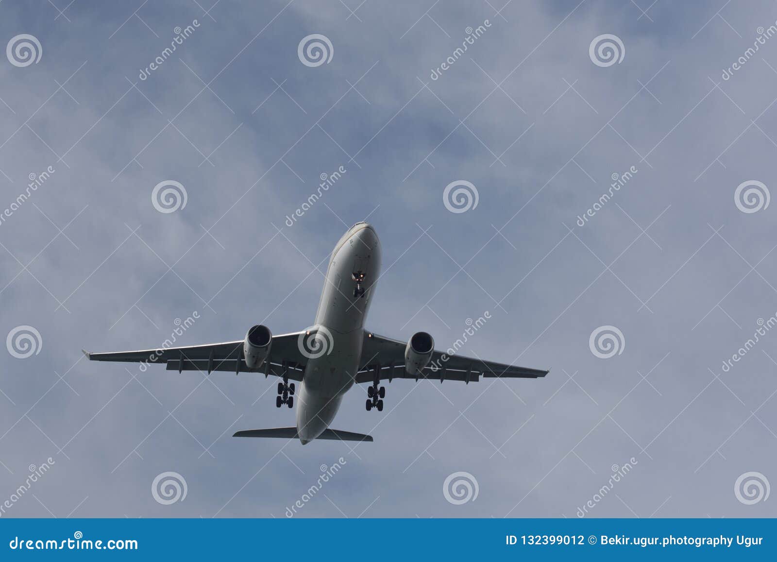 Passenger Plane Preparing To Fly Editorial Photography - Image of ...