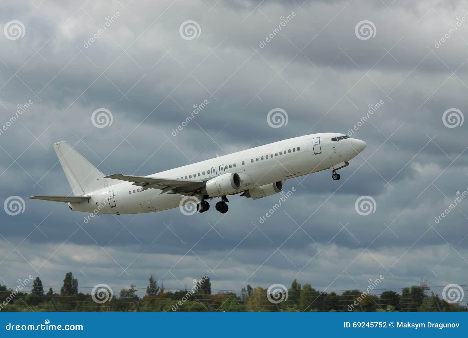 Passenger Plane is Taking Off Stock Photo - Image of airliner ...