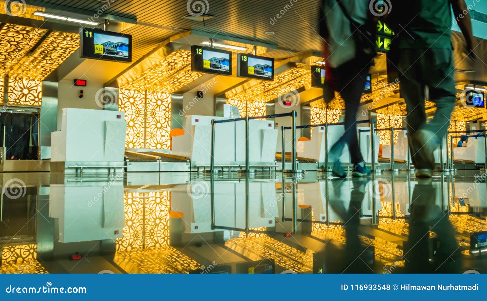 The Passenger Walking in Front of Check-in Counter Desk Editorial Stock ...