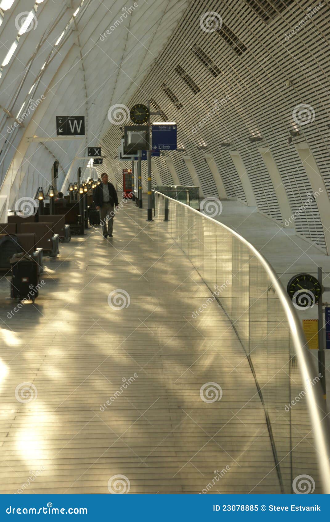 Passengers Await the Arrival of the Train Editorial Image - Image of ...