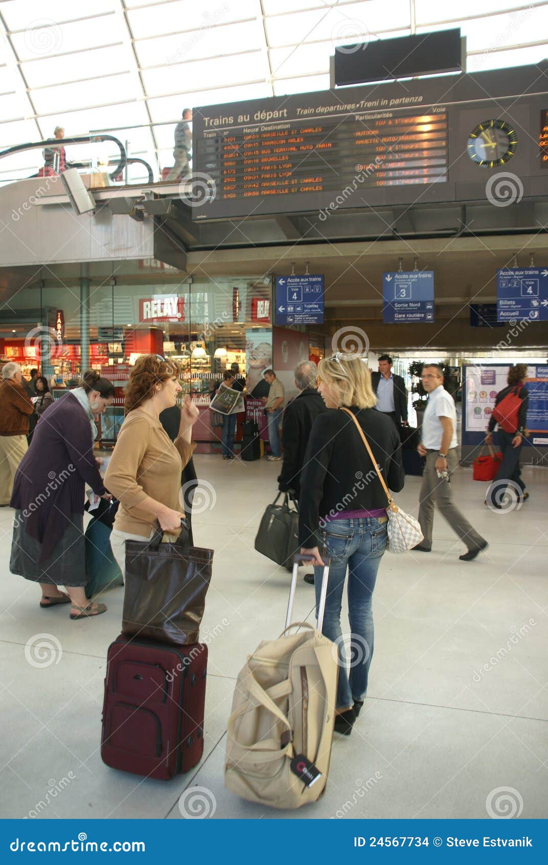 Passengers Await the Arrival of the Train Editorial Stock Image - Image ...