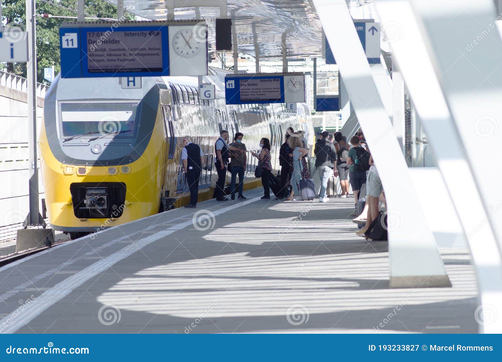 Passengers Get on and Off in a Waiting Train Editorial Photography ...