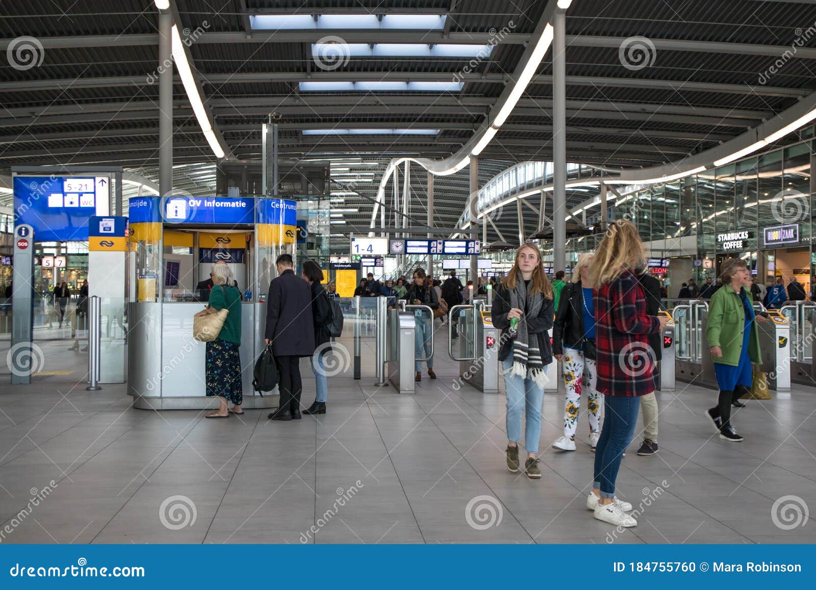 Passengers Inside Large Modern Railway Terminal Concourse Editorial ...