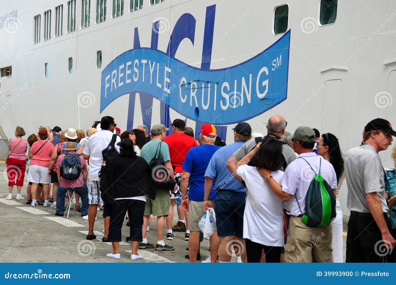 Passengers queue editorial image. Image of line, ocean - 39993900