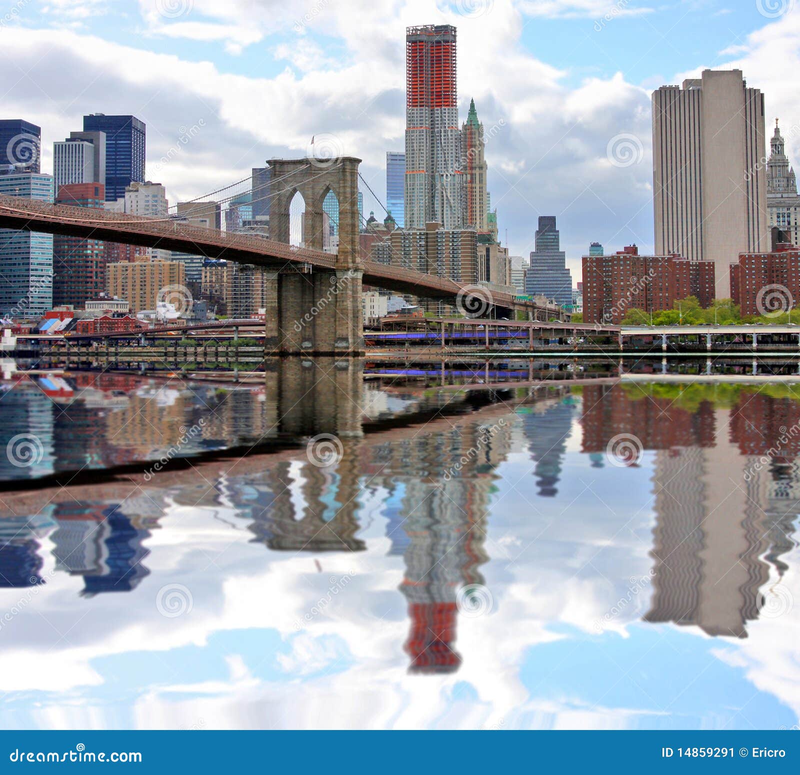 Passerelle De Brooklyn Et Horizon De NYC Image stock - Image du célèbre ...