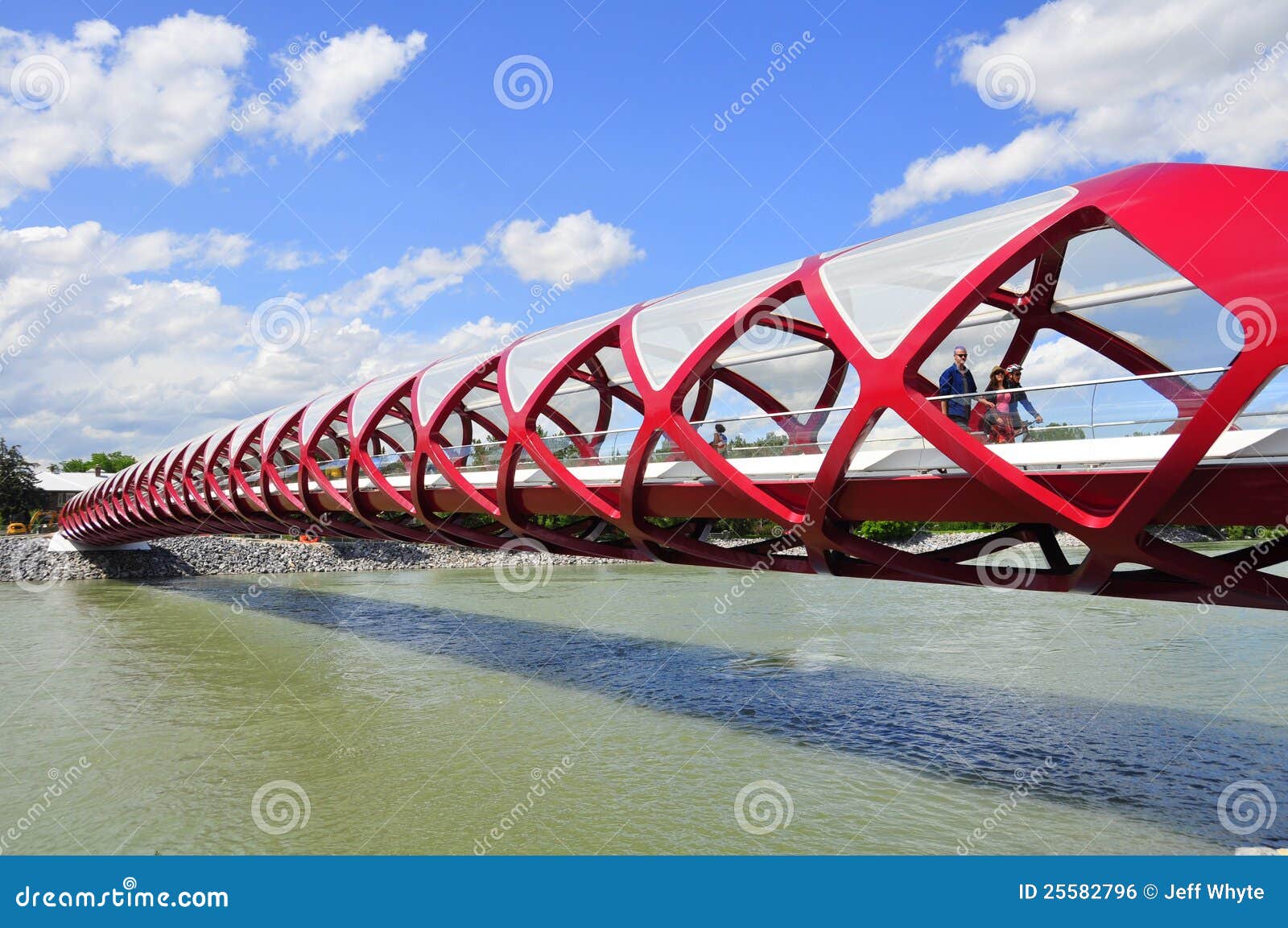 Passerelle De La Paix De Calgary Photo éditorial - Image du fleuve ...