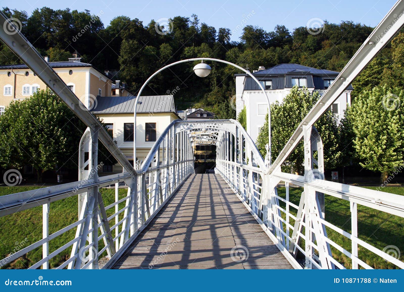 Passerelle moderne photo stock. Image du symétrie, détail - 10871788