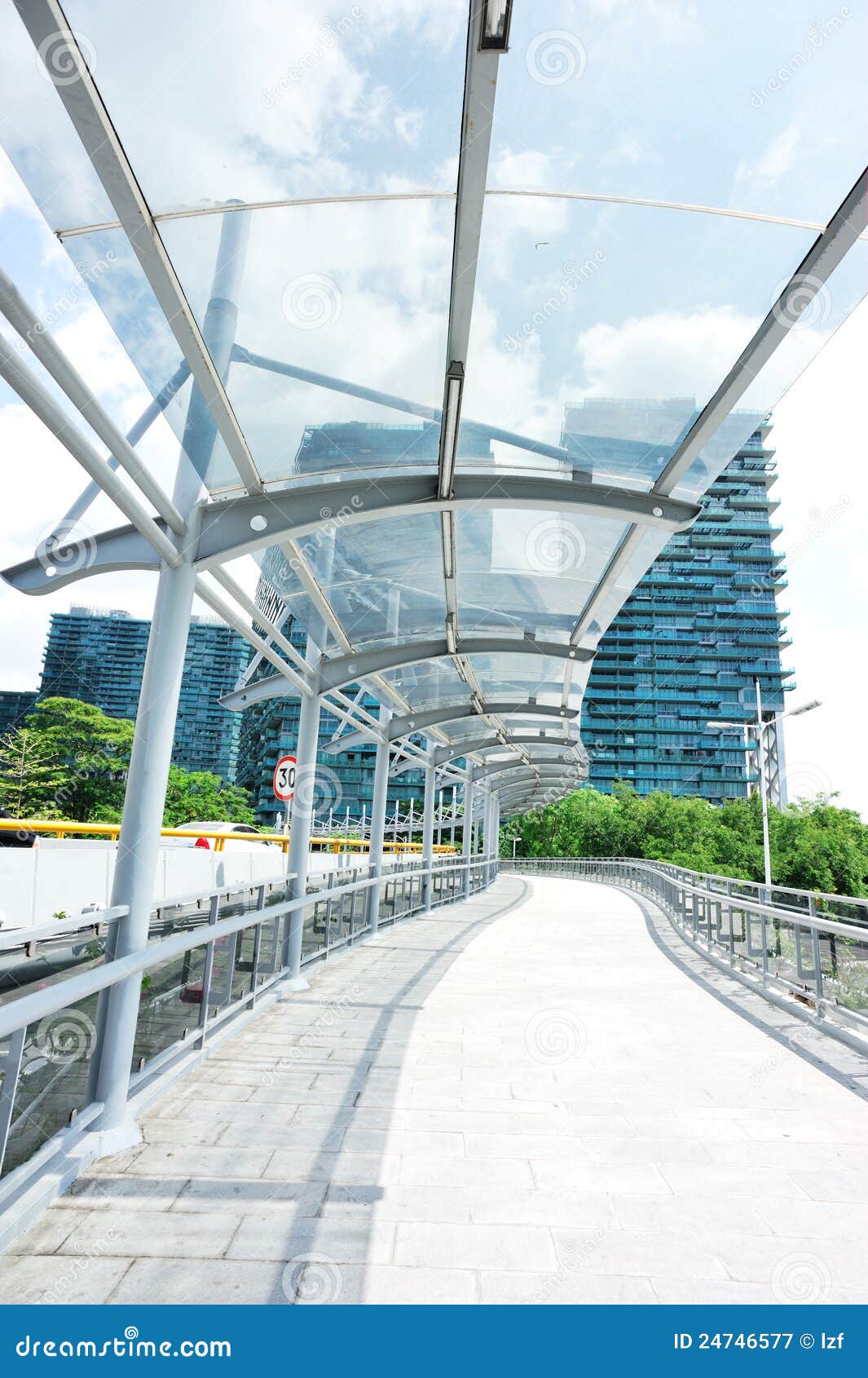 Passerelle moderne image stock. Image du bleu, across - 24746577