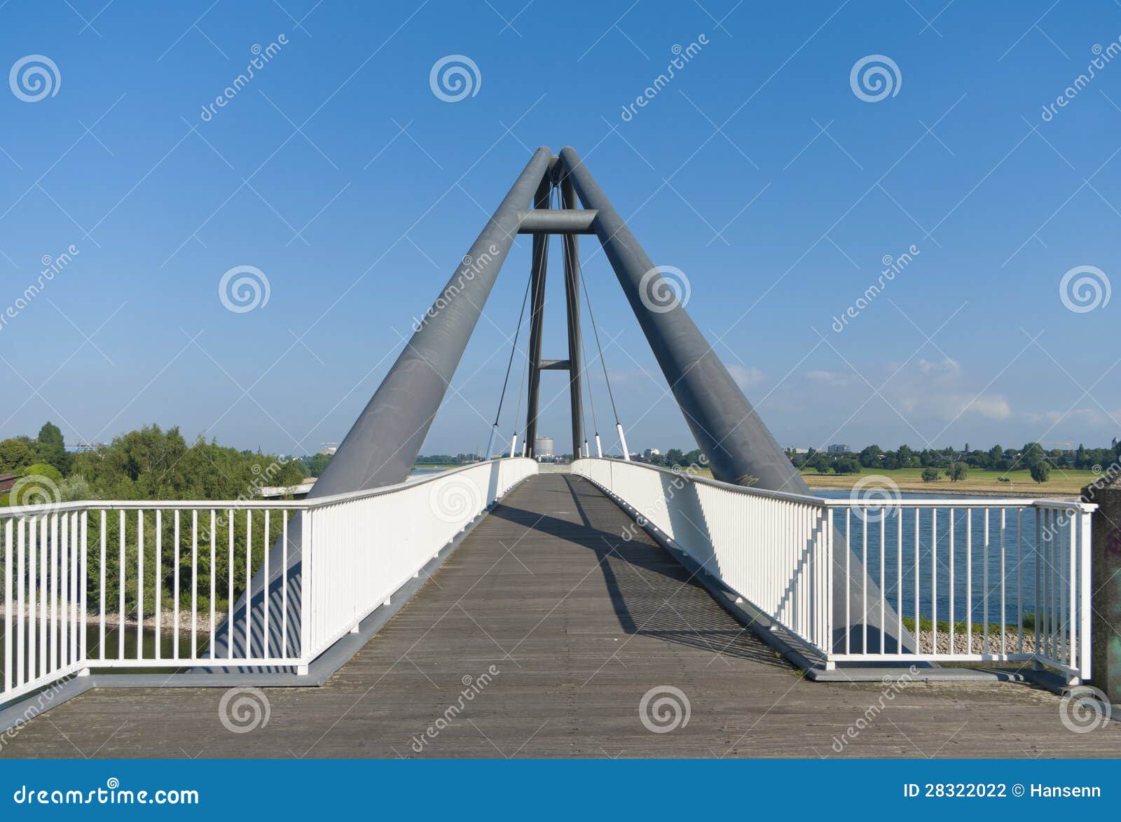 Passerelle moderne photo stock. Image du over, longtemps - 28322022