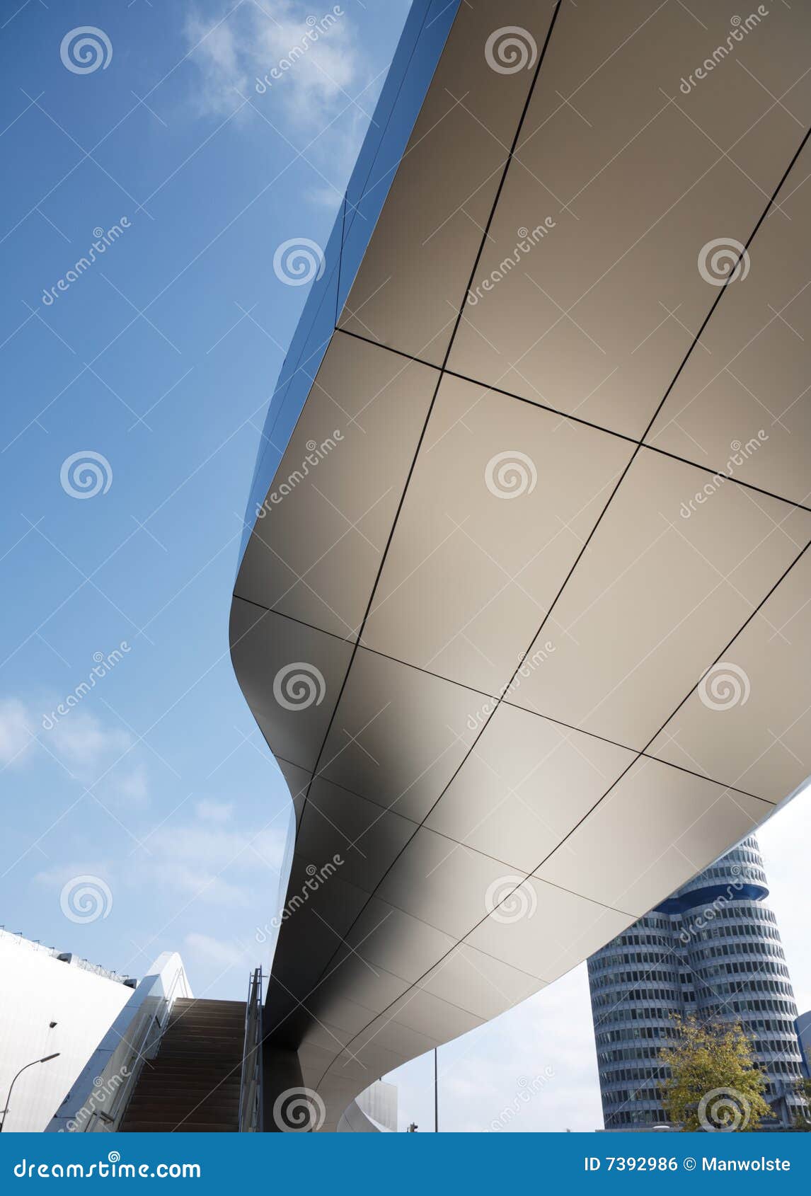 Passerelle moderne photo stock. Image du caillebotis, urbain - 7392986