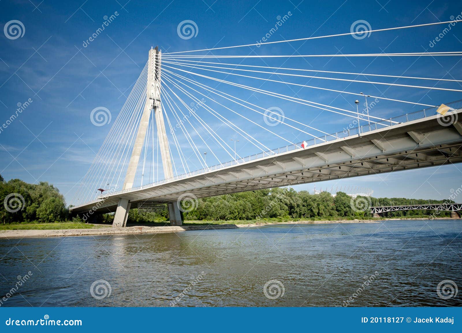 Passerelle Moderne Au-dessus De Fleuve Image stock - Image du extérieur ...
