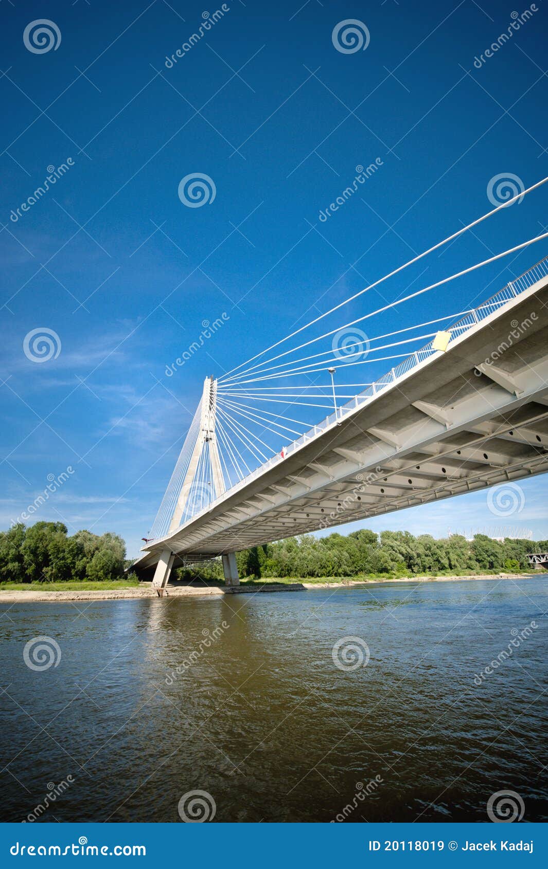Passerelle Moderne Au-dessus Du Fleuve Image stock - Image du ...