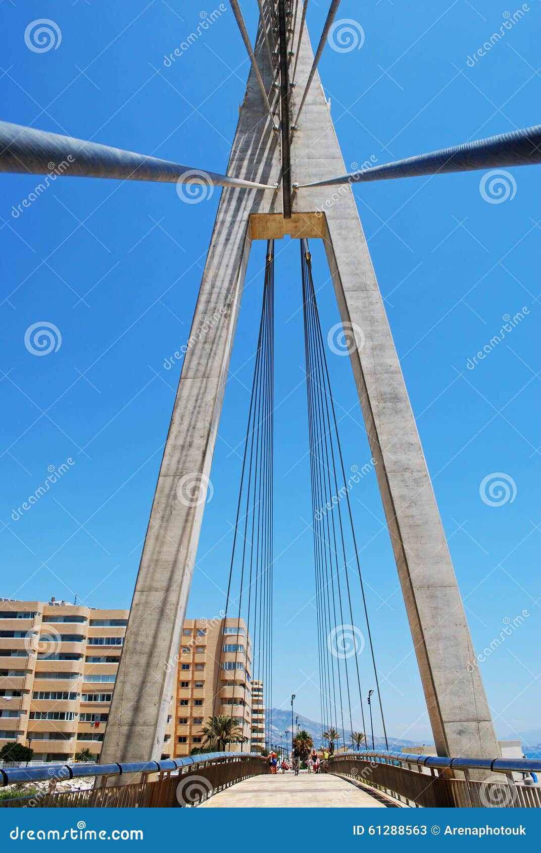 Passerelle Moderne, Fuengirola Photo stock éditorial - Image du ...
