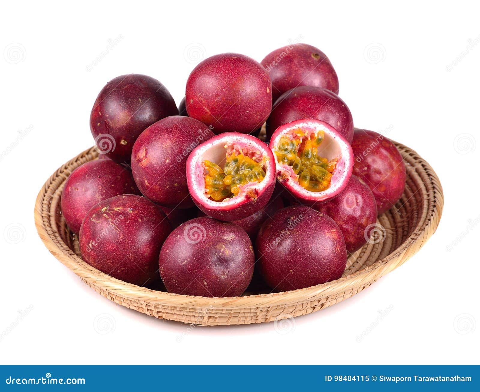 Passionsfrucht Getrennt Auf Weißem Hintergrund Stockbild - Bild von ...