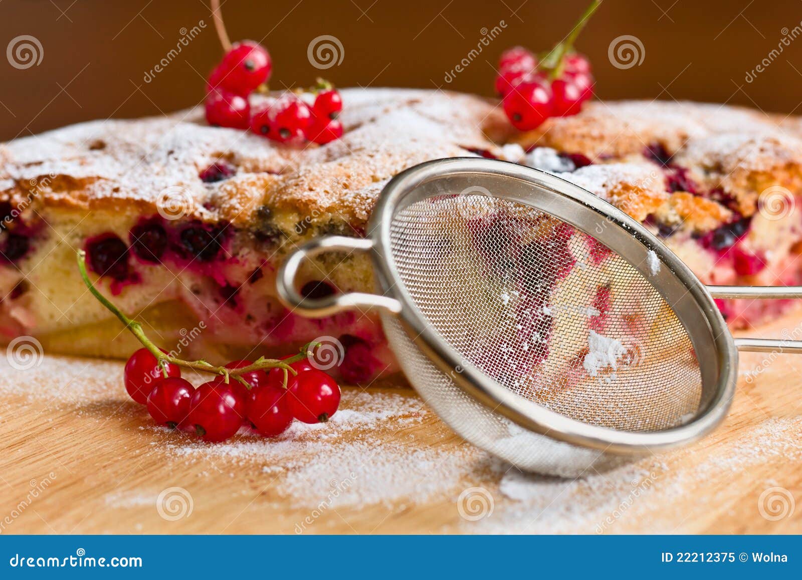 Passoir Avec Du Sucre En Poudre Image stock - Image du personne ...
