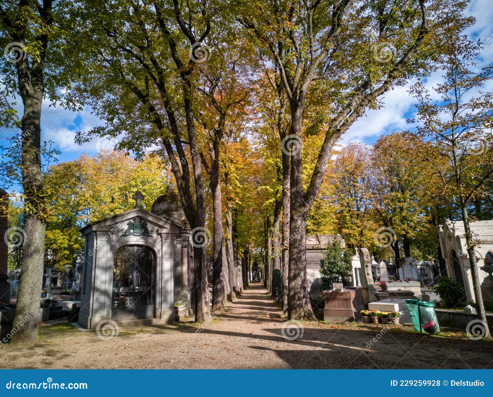 Passy Cemetery in Paris France Editorial Stock Photo - Image of urban ...