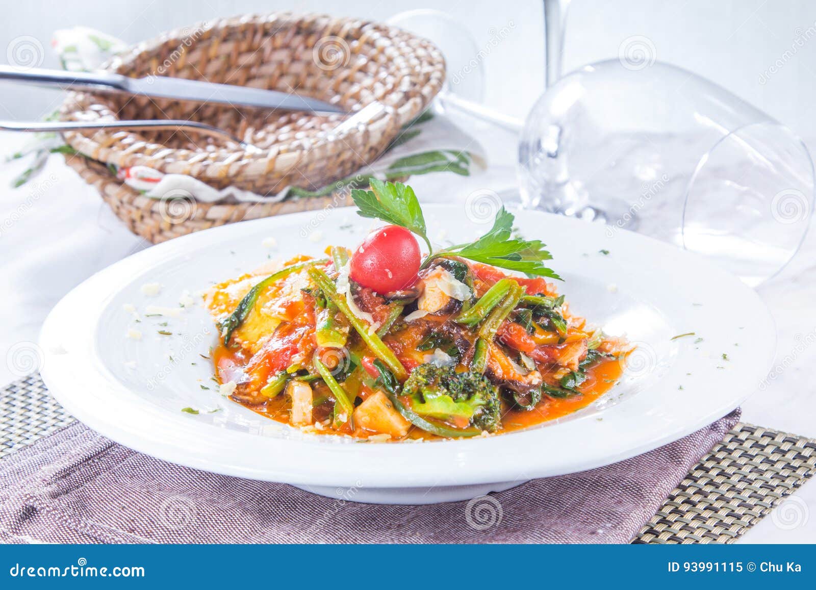 Pasta immagine stock. Immagine di carne, italia, accumulazione - 93991115